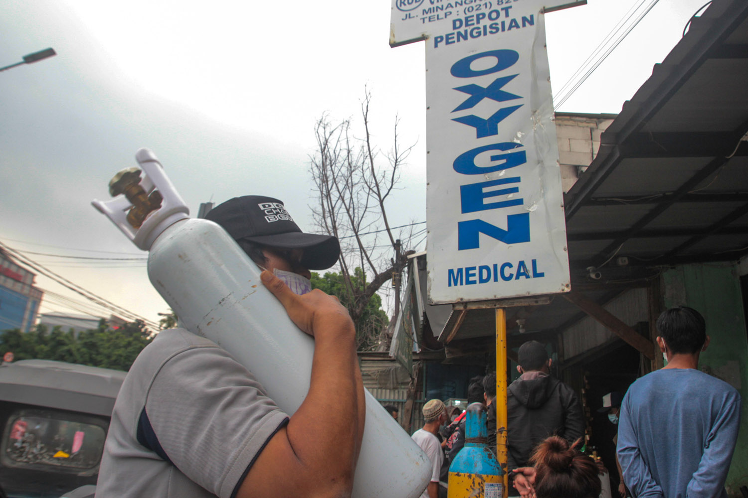 Berjibaku Mengudak Oksigen untuk Pasien Covid-19 | tempo.co