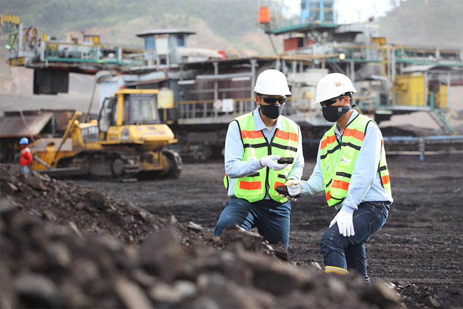 Emiten Batu Bara Mencetak Laba | tempo.co