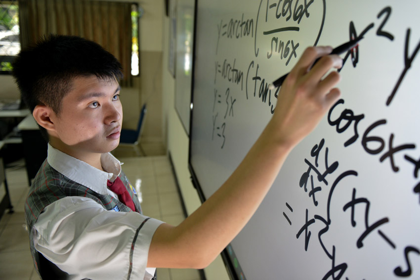 Hugo Nathanael Yuwono, Math for Humanity Berbuah Diana Award | tempo.co