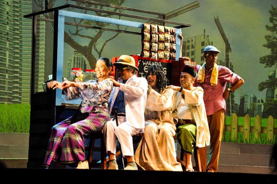 Dari Opera Kecoa Modifikasi Kisah Julini | tempo.co