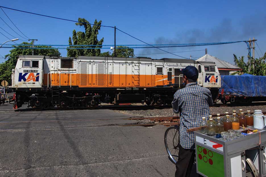 Menekan Kecelakaan di Perlintasan Kereta | tempo.co