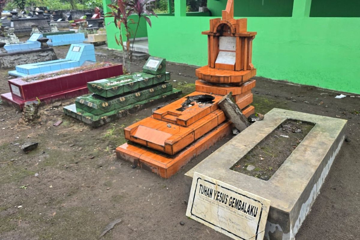 Motif Sebenarnya Perusakan Makam Umat Kristen Yogyakarta | tempo.co