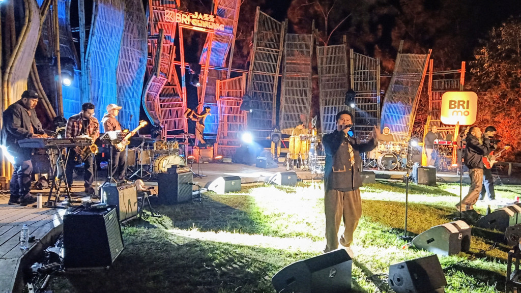 Konser Jazz yang Menghangatkan Dingin Gunung Bromo | tempo.co