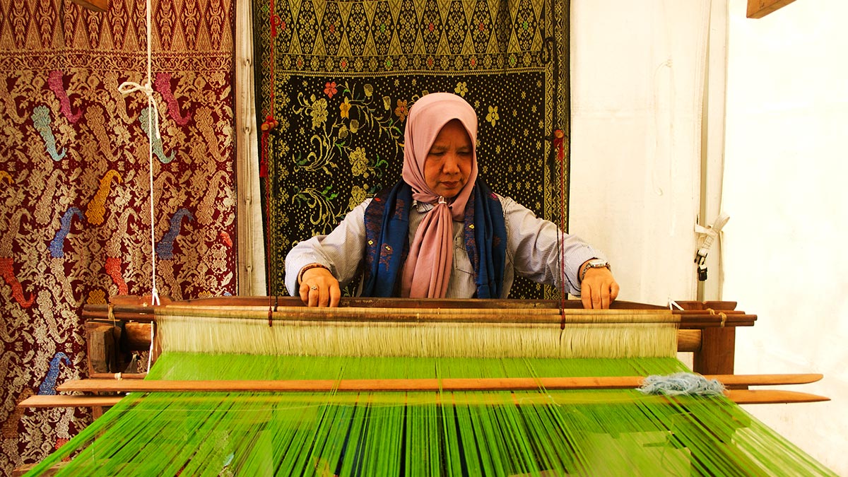 Ratusan Tahun Songket Silungkang Minangkabau Bertahan | tempo.co