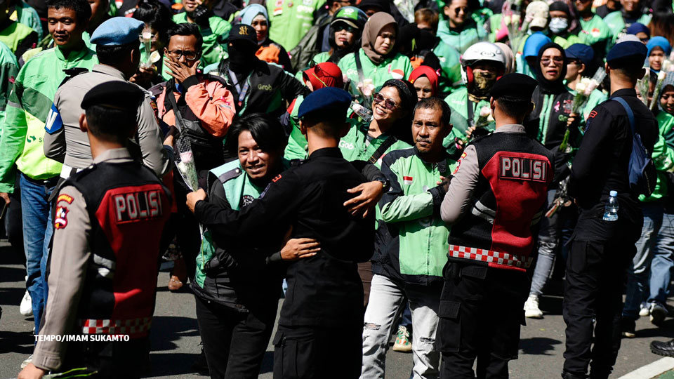 Jika Pengemudi Ojek Mitra Polisi | tempo.co