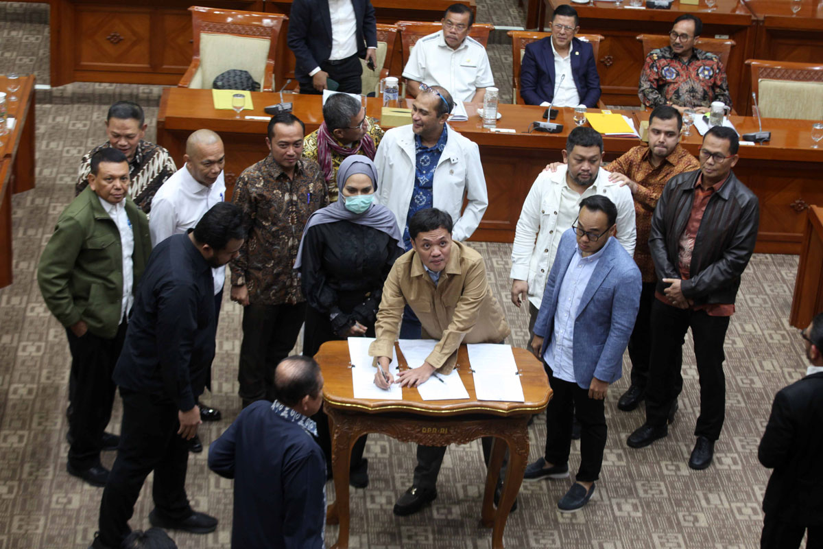 Mengapa DPR Ngotot Mengesahkan RUU KUHAP | tempo.co