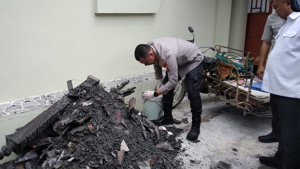 Sederet Kejanggalan dalam Kebakaran Rumah Hakim Tipikor Medan | tempo.co