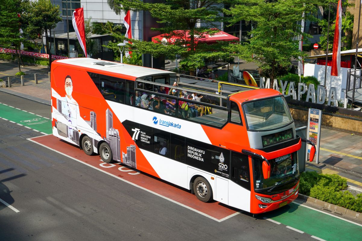 Cara Menikmati Jakarta dengan Bus Tingkat Atap Terbuka | tempo.co
