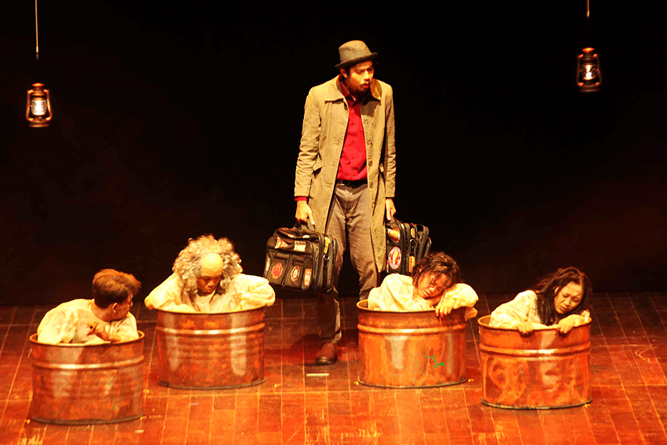 Teater Jakarta: Bergerak di Ruang Ketaksaan | tempo.co
