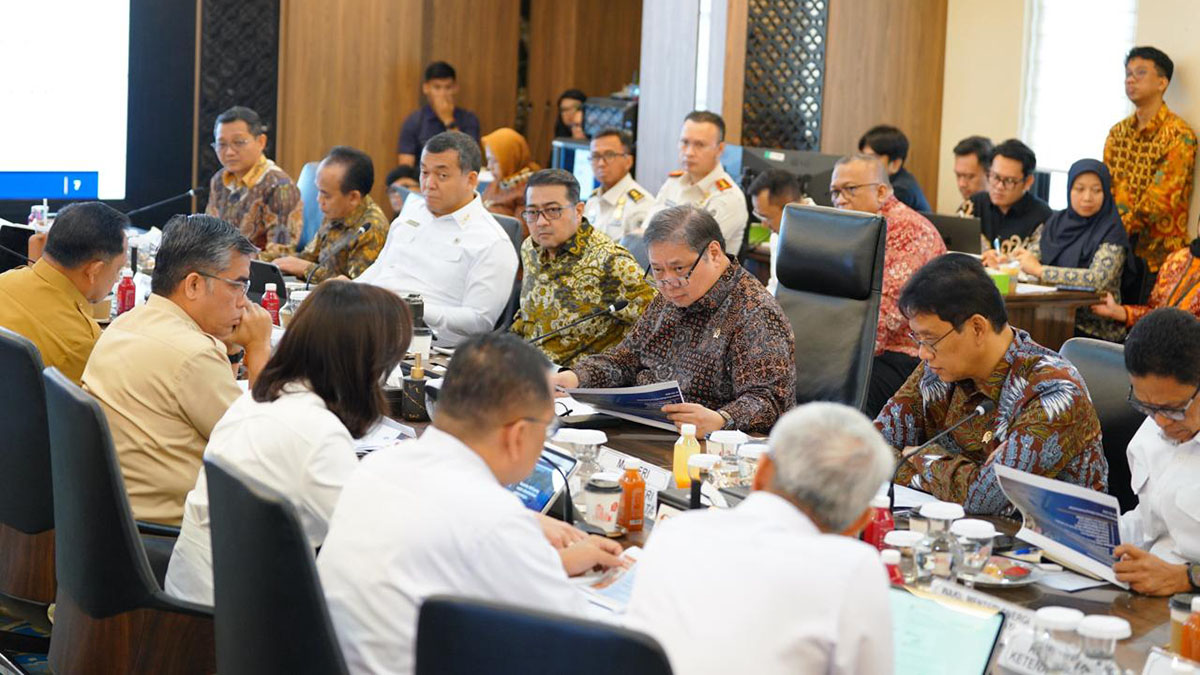 Danantara Evaluasi PLN Akibat Pemadaman Listrik Sumatera | tempo.co