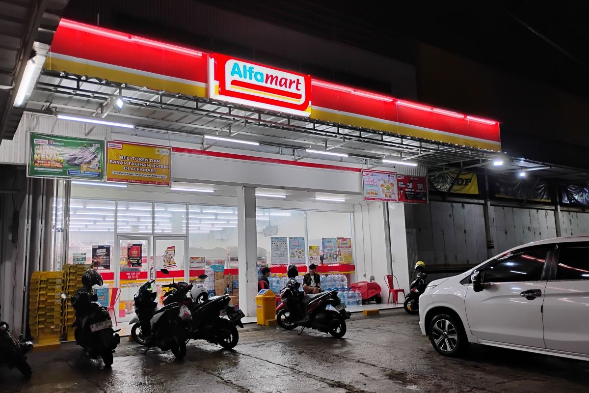 Minimarket Tergencet Aturan Daerah dan Koperasi Merah Putih | tempo.co
